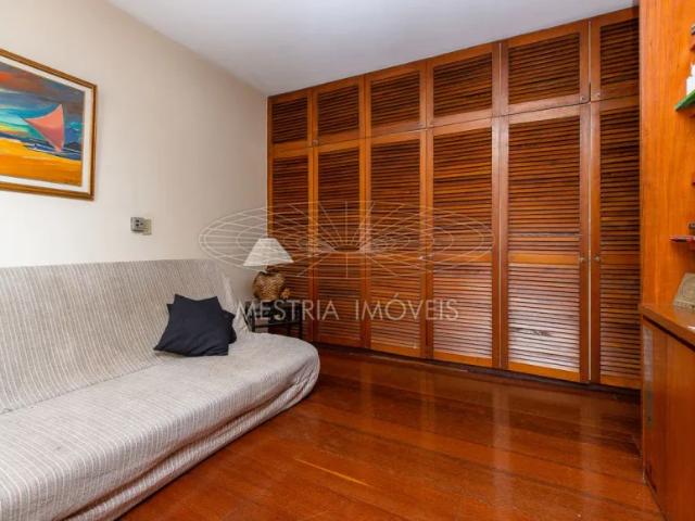 Moema | Apto com 3 dormitórios | 210 m² | 4 vagas | Localização excelente!