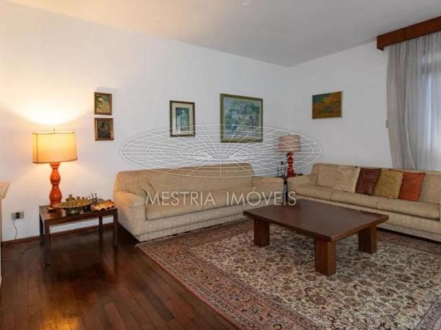 Moema | Casa com 209 m² | 5 dormitórios | 2 vagas !