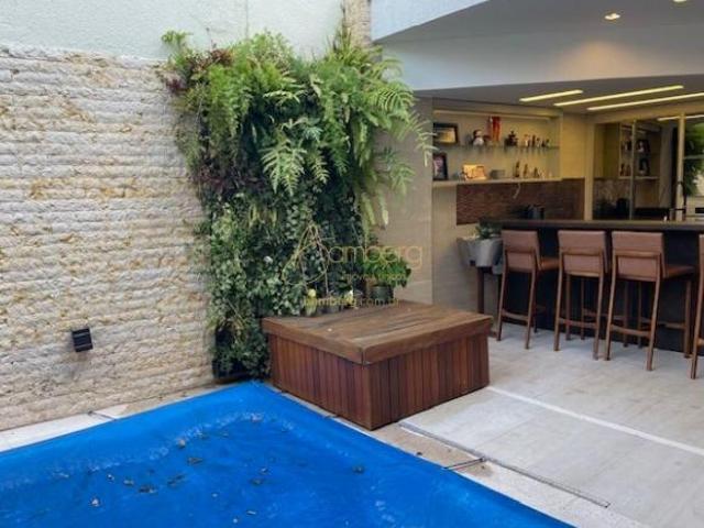 Moema / Casa em Condomínio /3 suítes, 3 garagens /proximo ao Ibirapuera