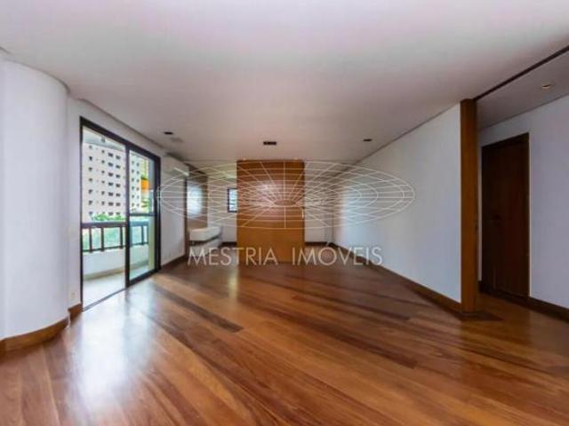 Moema | Duplex com 198 m², |3 suítes | 2 vagas | Próximo à estação de metrô