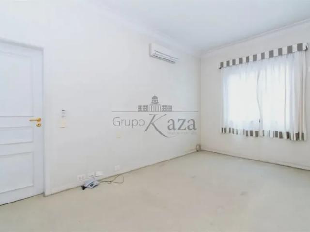 Moema Junto ao Parque 252m² 4 quartos 3 Suítes 3 Vagas