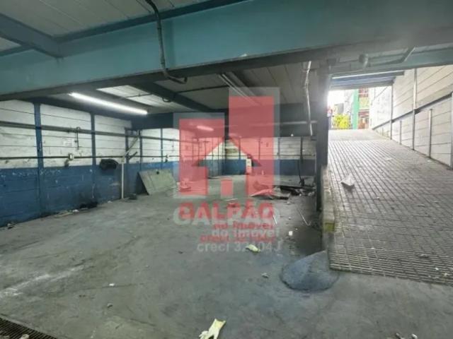 Moema, loja tipo galpão, com mezanino e 2 vagas frontais, mais subsolo, rua de grande movimento de