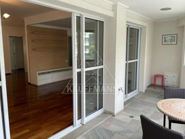 Moema Passáros 140m² 3 suítes 3 vagas próximo ao Parque Ibirapuera. Oportunidade única linda fachada