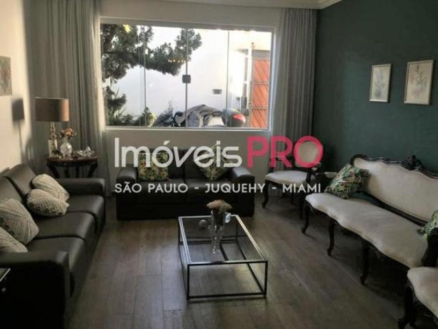 Moema. Reformada, 3 dormitórios, 240 m²