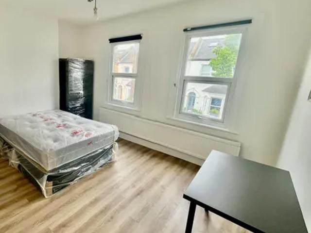 Moffat Road, London, SW17 7EZ, United Kingdom | Room for rent #161129048 | Rentberry