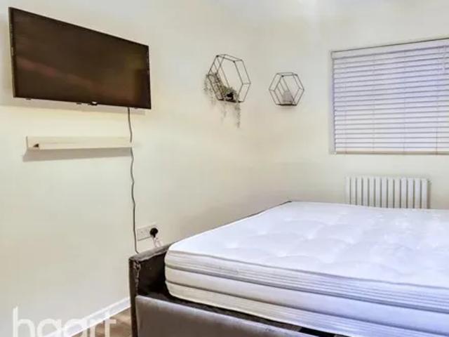 Mogden Lane, London, TW7 7LD, United Kingdom | Room for rent #140396863 | Rentberry