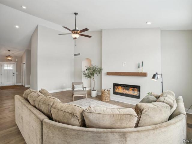 MOH 43 Birkdale Lane