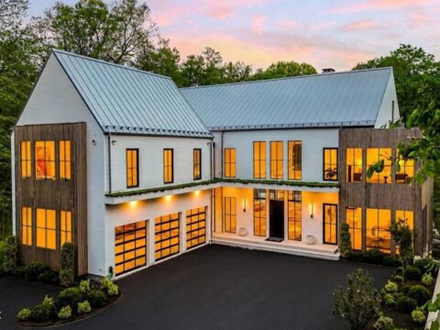 Mohawk Ln, Greenwich, Home For Sale