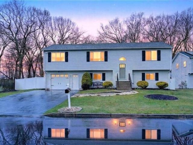 Mohawk Trl, Cranston, Home For Sale