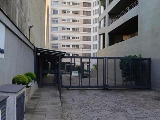 MOINHOS IMOBILIÁRIA amplo apto em prédio tradicional do Centro Histórico AP835