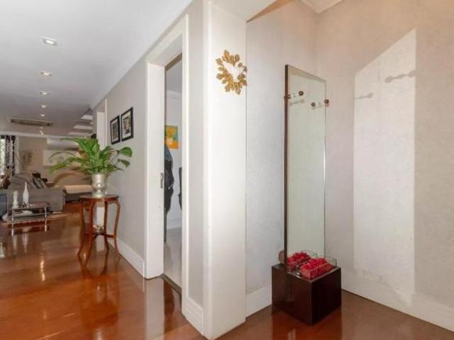 MOINHOS IMOBILIÁRIA vende excelente apto tipo casa próximo BARRA SHOPPING AP777