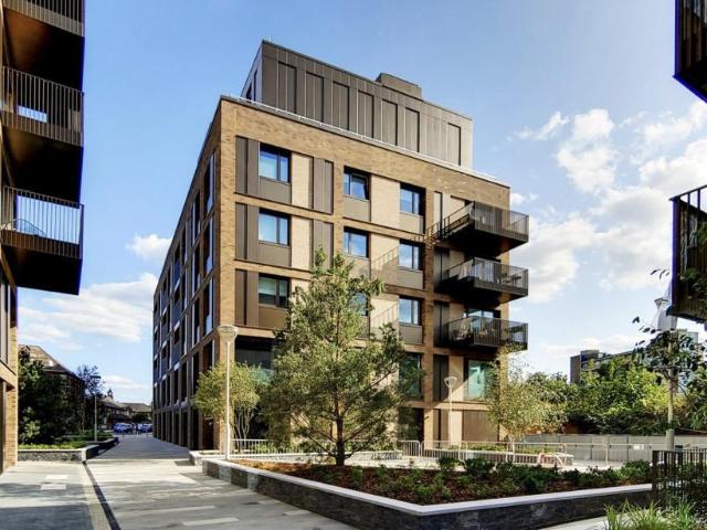 Molten Court, Moulding Lane, London. 2 bed apartment to rent £2,200 pcm £508 pw