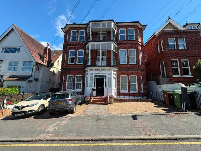 Molyneux Park Road, Tunbridge Wells TN4, 1 bed flat to rent, £1,100 pcm | PrimeLocation