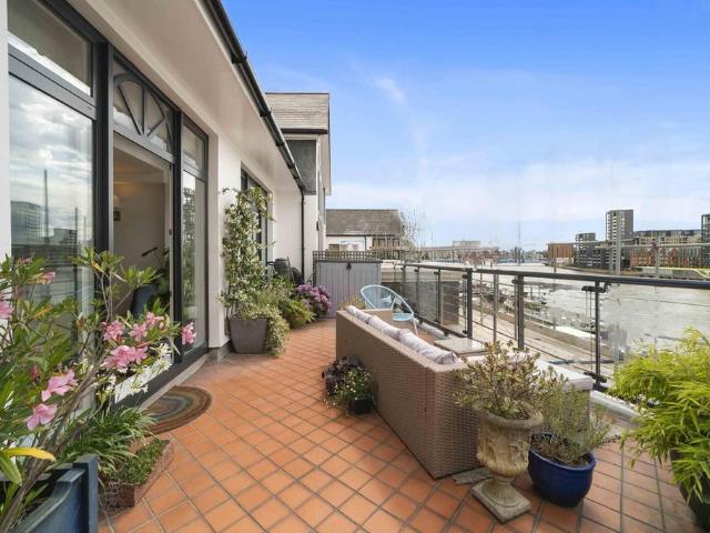 Molasses House, Clove Hitch Quay 2 bed penthouse to rent £3,500 pcm £808 pw