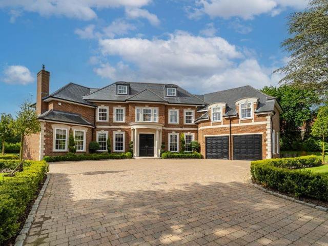 Moles Hill, Oxshott, Leatherhead. 5 bed detached house to rent £29,000 pcm £6,692 pw