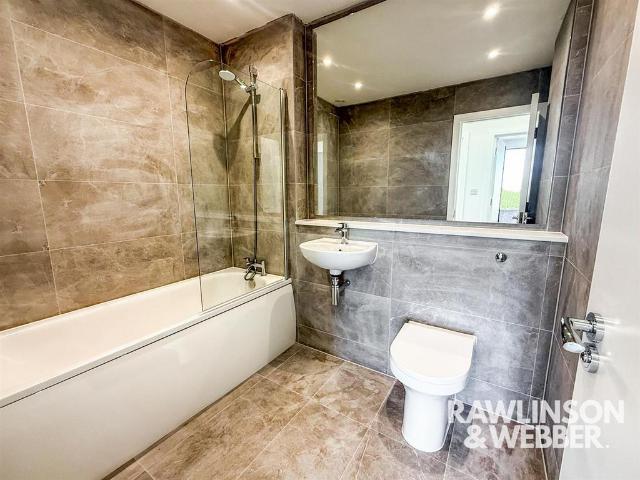 Molesey Road, West Molesey KT8 2 bed penthouse to rent £1,995 pcm £460 pw