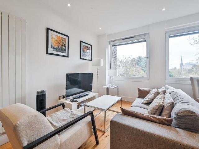 Molesworth Street, Lewisham, London. 1 bed flat to rent £2,400 pcm £554 pw