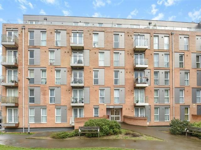 Molineaux Court, Pontes Avenue, Hounslow TW3, 2 bed flat to rent, £1,850 pcm | PrimeLocation
