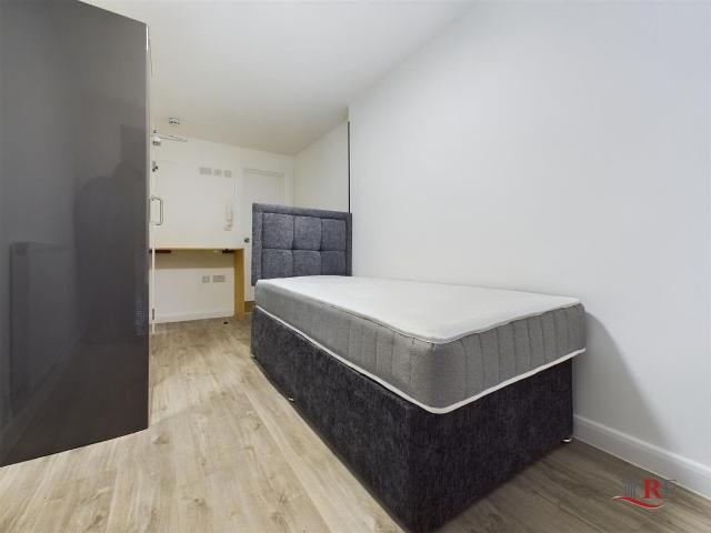 Mollison Way, Edgware HA8, Room to rent, £795 pcm | PrimeLocation