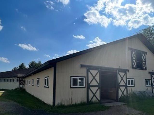 Mort Vining Rd, Southwick, Farm House For
