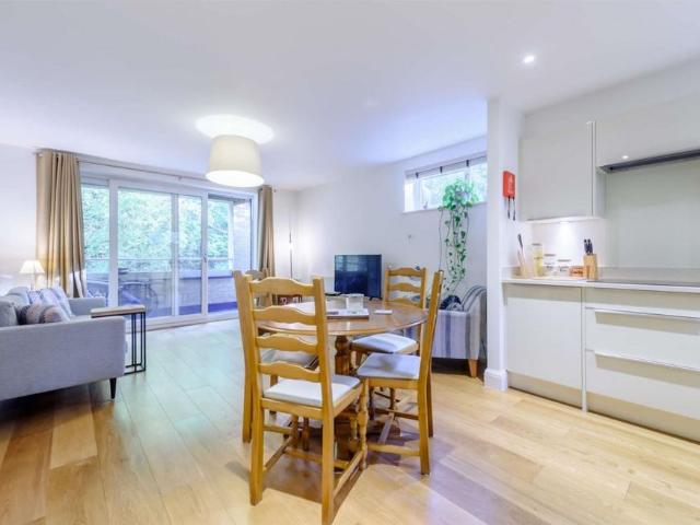 Mortimer Court, 66 Cumnor Hill, Oxford