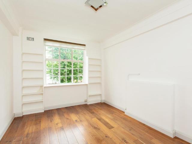 Mortimer Court, Abbey Road, St John's. 1 bed apartment to rent £2,162 pcm £499 pw