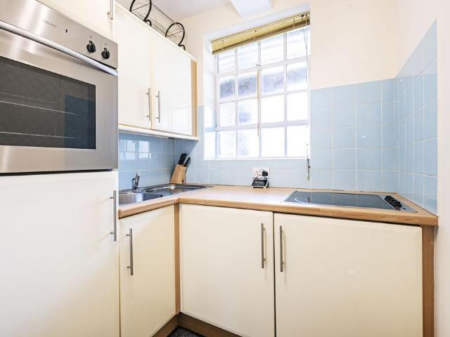 Mortimer Crescent, Kilburn, London, NW6 1 bed flat to rent £1,850 pcm £427 pw