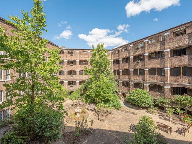 Mortimer Crescent, Kilburn, London, NW6 2 bed flat to rent £1,950 pcm £450 pw