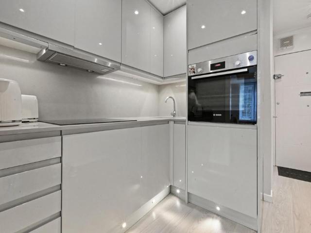 Mortimer Crescent, London 2 bed apartment to rent £2,600 pcm £600 pw