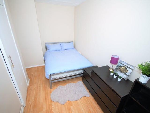 Mortimer Crescent, London NW6, 5 bed flat to rent, £800 pcm | PrimeLocation