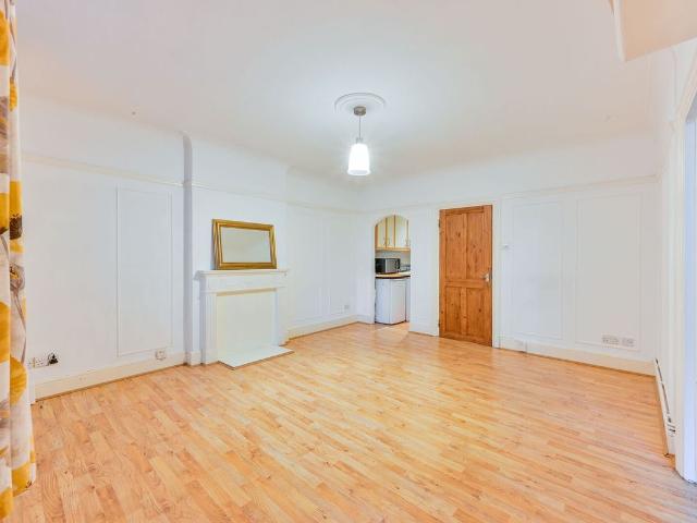 Mortimer Crescent, St John's Wood, London NW6, 1 bed flat to rent, £1,800 pcm | PrimeLocation