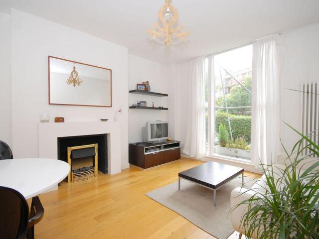 Mortimer Crescent, St John's Wood. 2 bed flat to rent £2,600 pcm £600 pw
