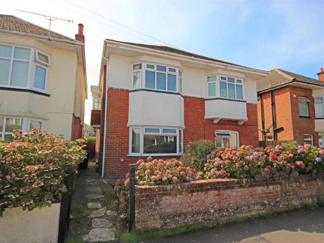 Mortimer Road, Charminster, Bournemouth 4 bed maisonette to rent £2,000 pcm £462 pw