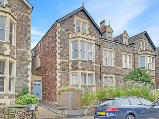 Mortimer Road, Clifton, Bristol, BS8 2 bed apartment for sale.