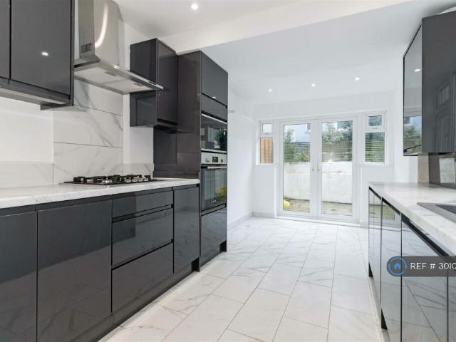 Mortimer Road, Hove, BN3 4 bed terraced house to rent £2,400 pcm £554 pw