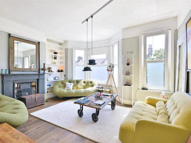 Mortimer Road, Kensal Green, London. 2 bed apartment to rent £2,708 pcm £625 pw