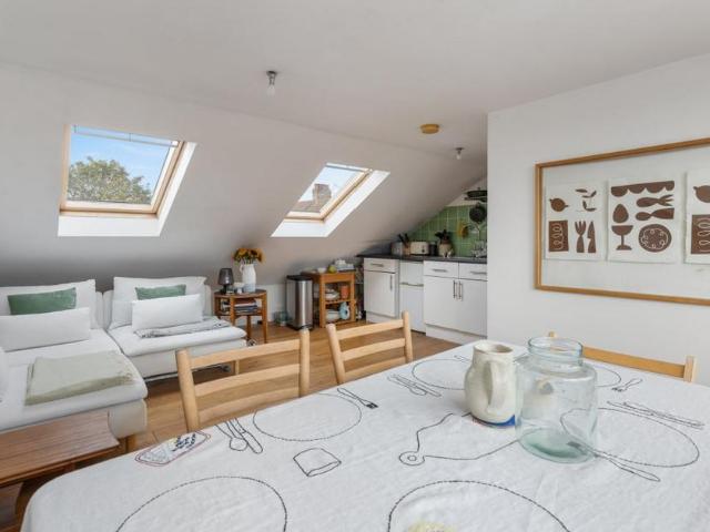 Mortimer Road, Kensal Rise, NW10 2 bed flat to rent £2,500 pcm £577 pw