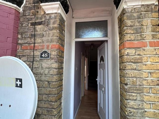 Mortimer Road, London E6 4 bed house to rent £2,700 pcm £623 pw
