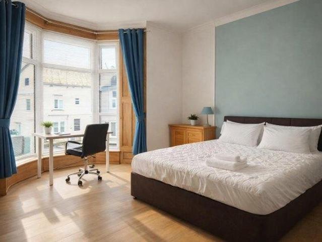 Mortimer Road 5 bed house share to rent £3,100 pcm £715 pw