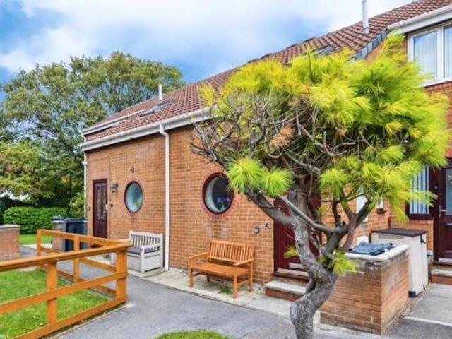 Mortomley Hall Gardens, High Green, 2 Bedroom Flat