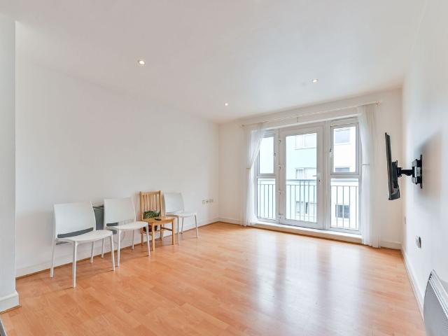 Morton Close E1, Tower Hamlets, London, 1 bed flat to rent, £2,000 pcm | PrimeLocation