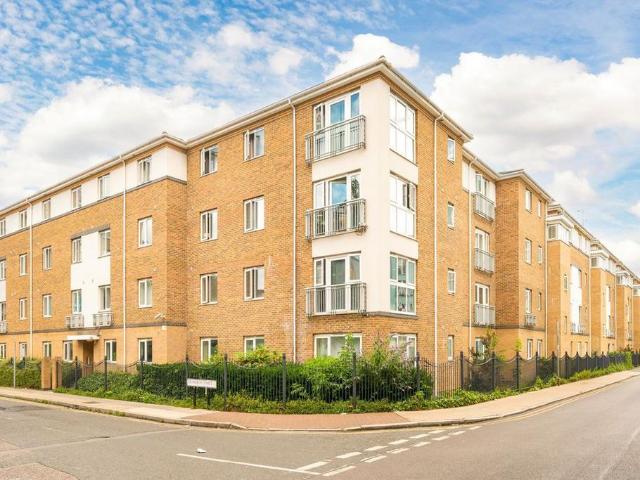 Morton Close, London E1 2 bed flat to rent £2,200 pcm £508 pw