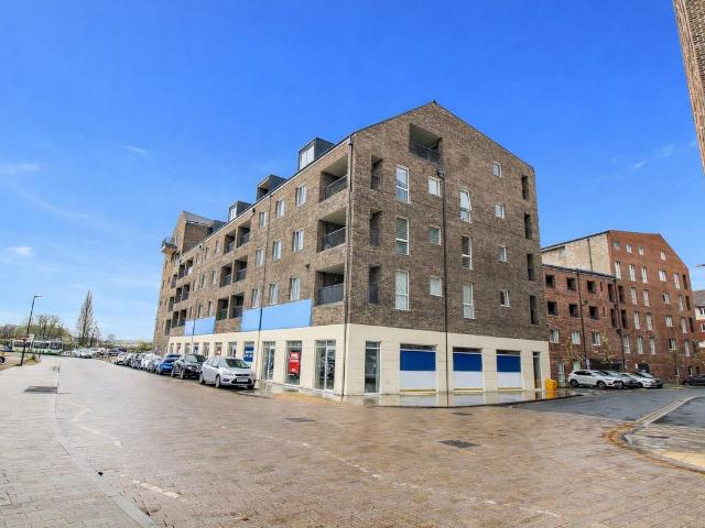 Morton Peto Road, Bishops Stortford CM23, 2 bed flat to rent, £1,750 pcm | PrimeLocation