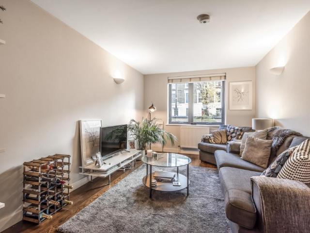 Morton Road, Islington, London, N1 1 bed flat to rent £2,500 pcm £577 pw
