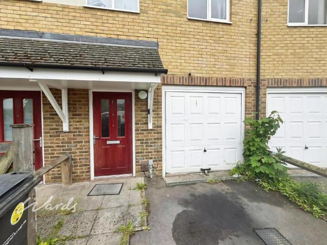 Morton Way Tovil ME15 3 bed townhouse to rent £1,550 pcm £358 pw