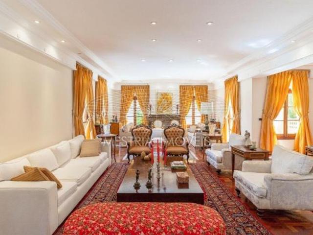 Morumbi | Belíssima casa com localização privilegiada e bastante segurança!