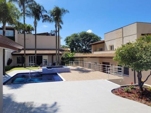 Morumbi junto ao Colégio Porto Seguro, 323 m² úteis com 4 quartos/4 suítes, 4 garagens