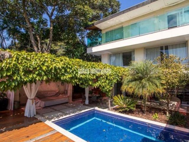 Morumbi! Jardim Leonor! 1.200,0m² Área Construída, 1.600,0m² Área de Terreno 5 Suítes, 10 Vagas