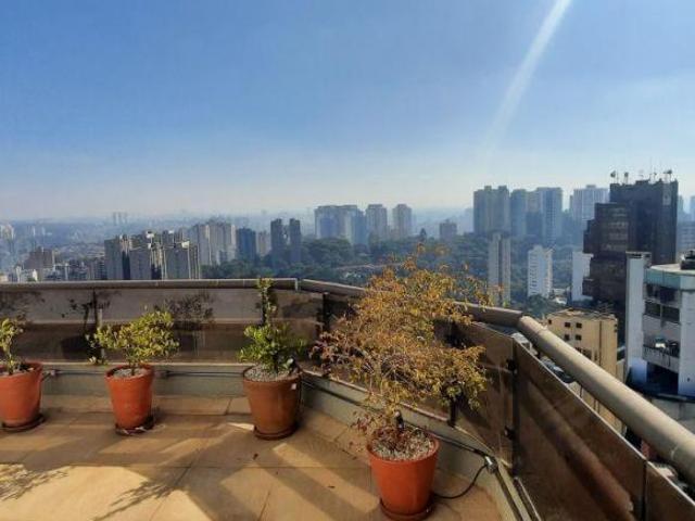 Morumbi Jose Galante Cobertura magnifica com 850 m2 úteis, 5 suítes, 5 garagens. Permuta