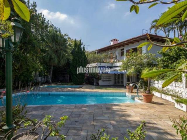 Morumbi 1.231,0m² Área de Terreno, 678,0m² AC 4 Suítes 4 Gar, Piscina e Quadra de Squash